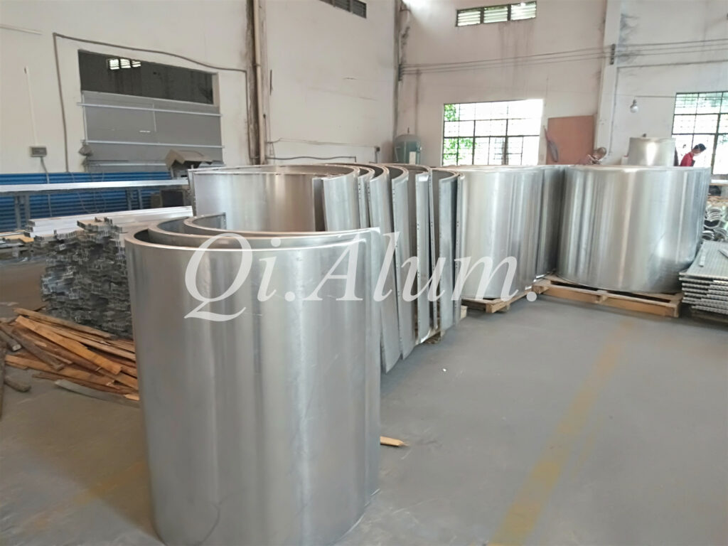 New Design Perforated Wave curved aluminum Panel Cladding screen